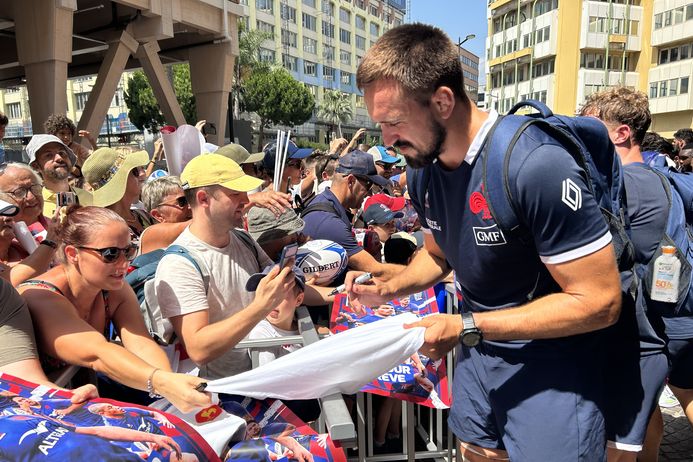 Coupe du monde 2023 - Premier bain de foule pour le XV de France à ...