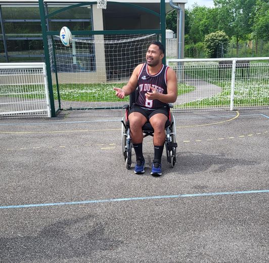 Reportage - "J’étais dévasté", paralysé après un plaquage, Joseph ...